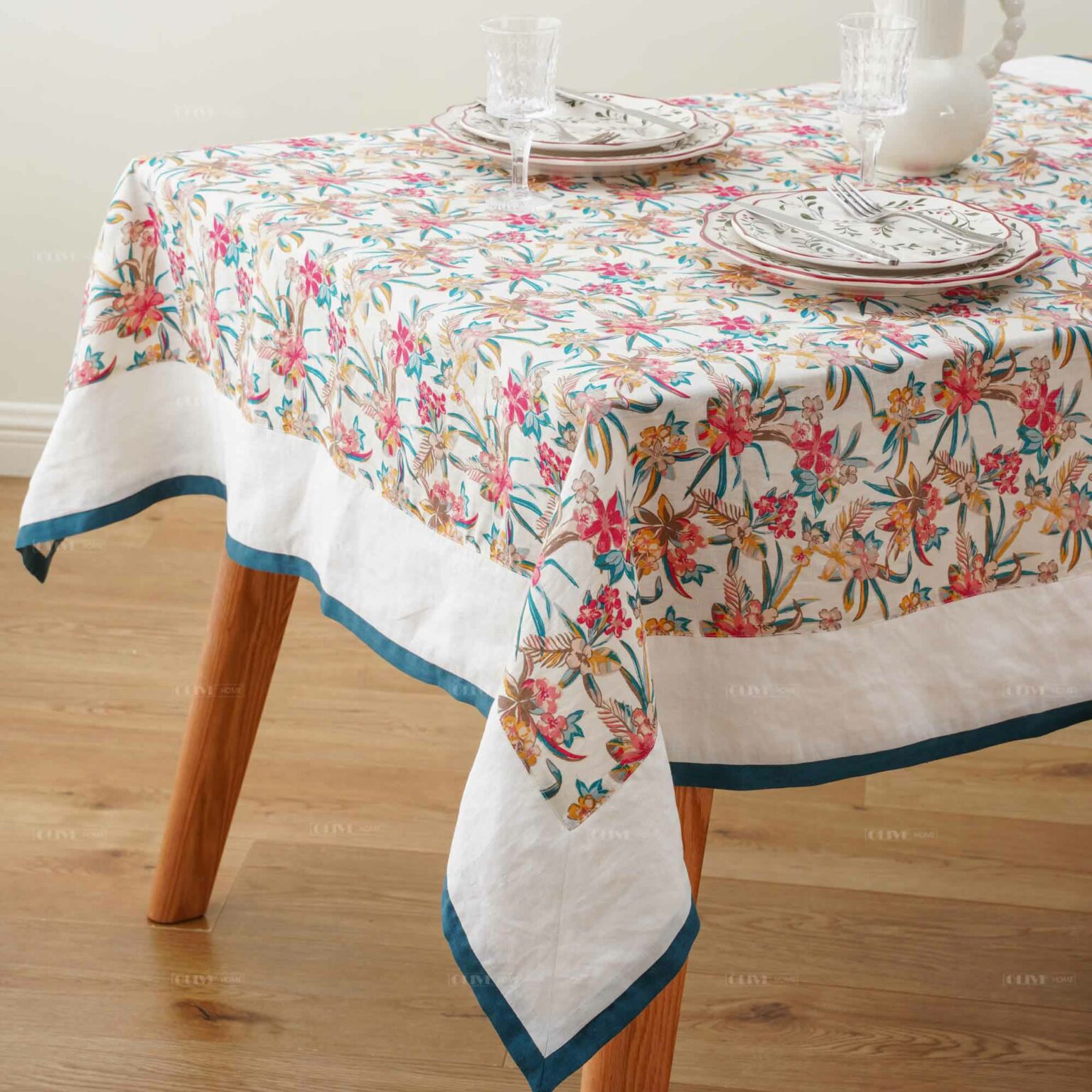 Mitered Corner Outline Linen Tablecloth - Olive Home